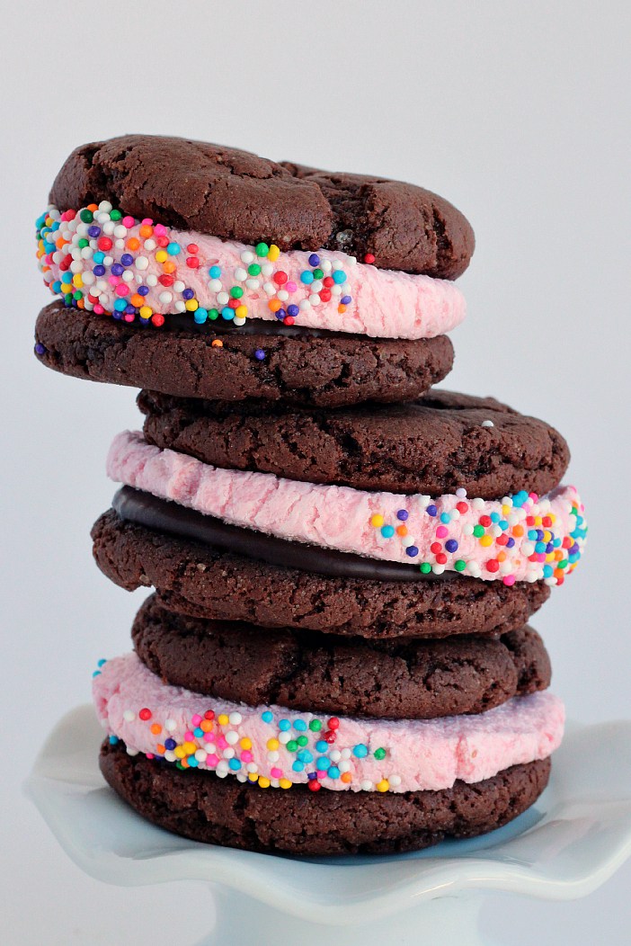 Double Chocolate Strawberry Oreos - SavvyMom
