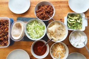 How I Get My Kids To Sit Down and Actually Eat Dinner - SavvyMom