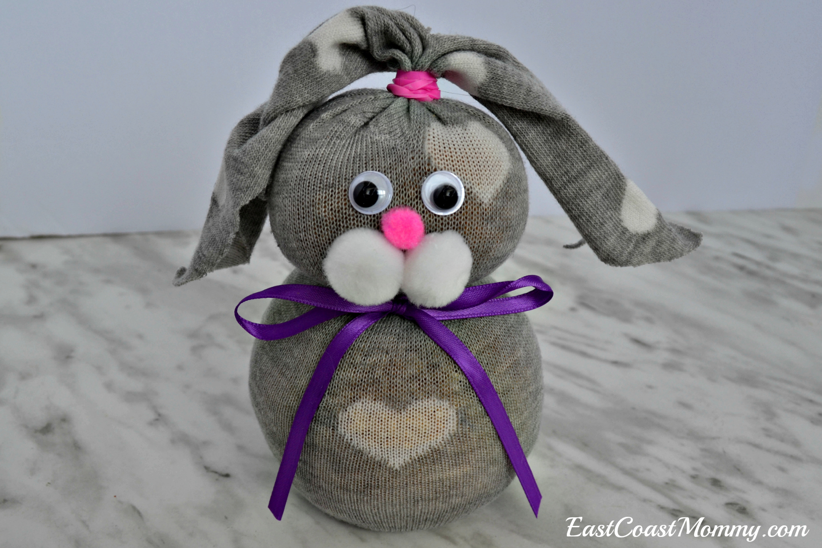 Simple no-sew sock bunnies - SavvyMom