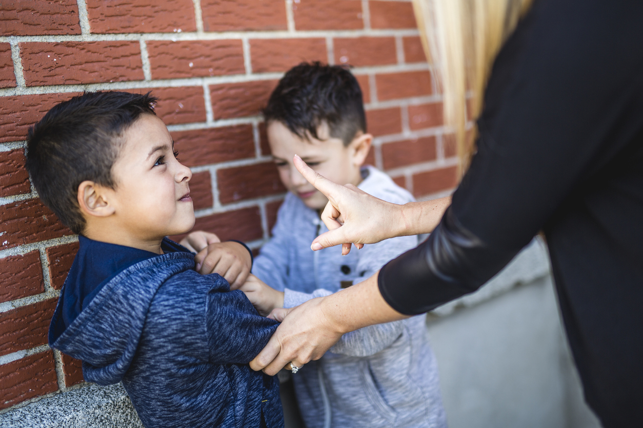 Disciplining Other People’s Kids: Should I Mind My Business? - SavvyMom