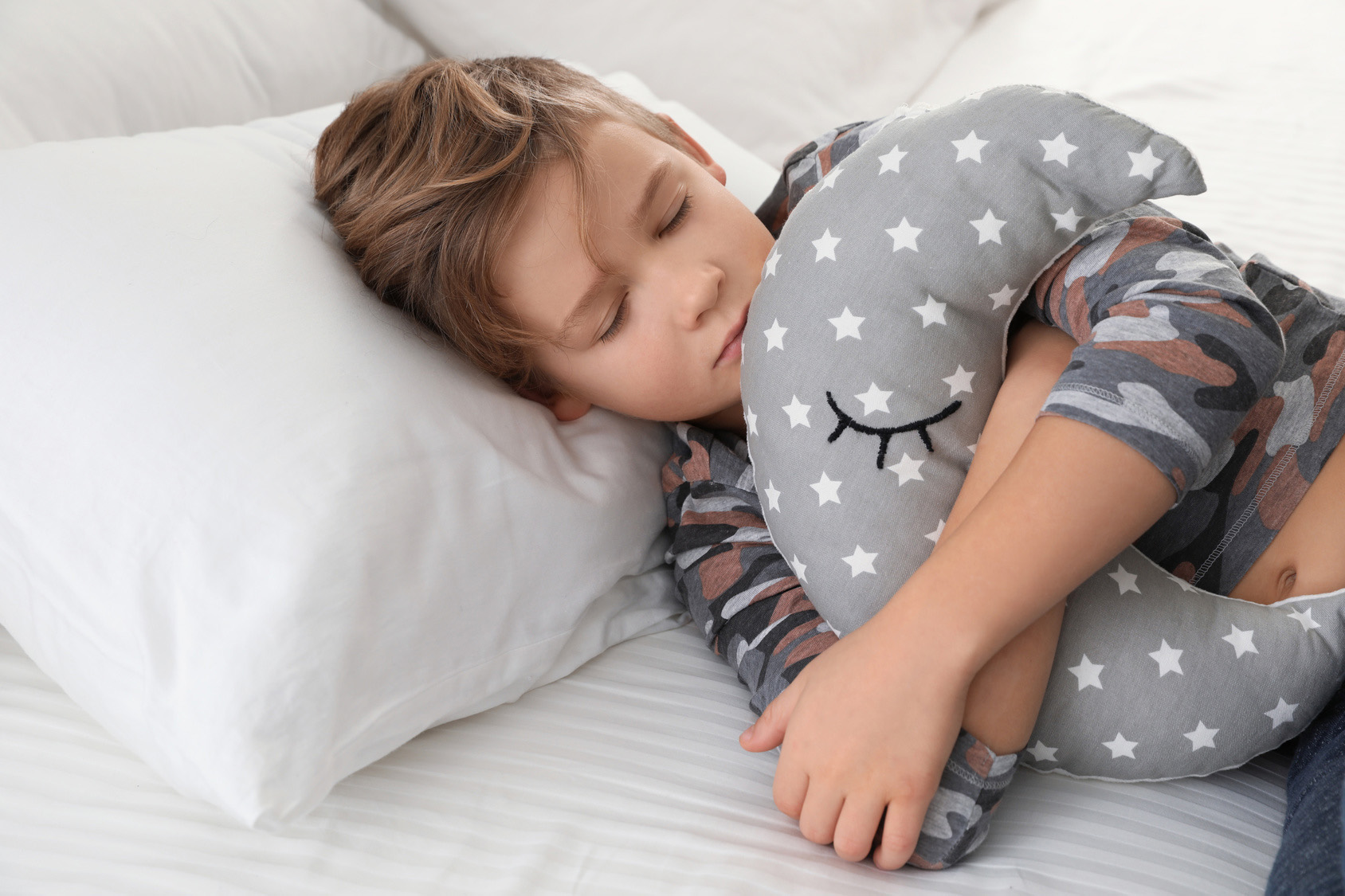 How To Help Your Child Overcome Fears And Worries At Bedtime - SavvyMom