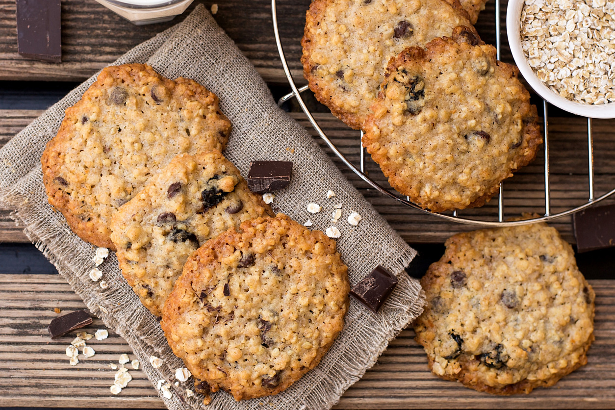 Oatmeal Chocolate Chip Coffee Shop Cookies - SavvyMom