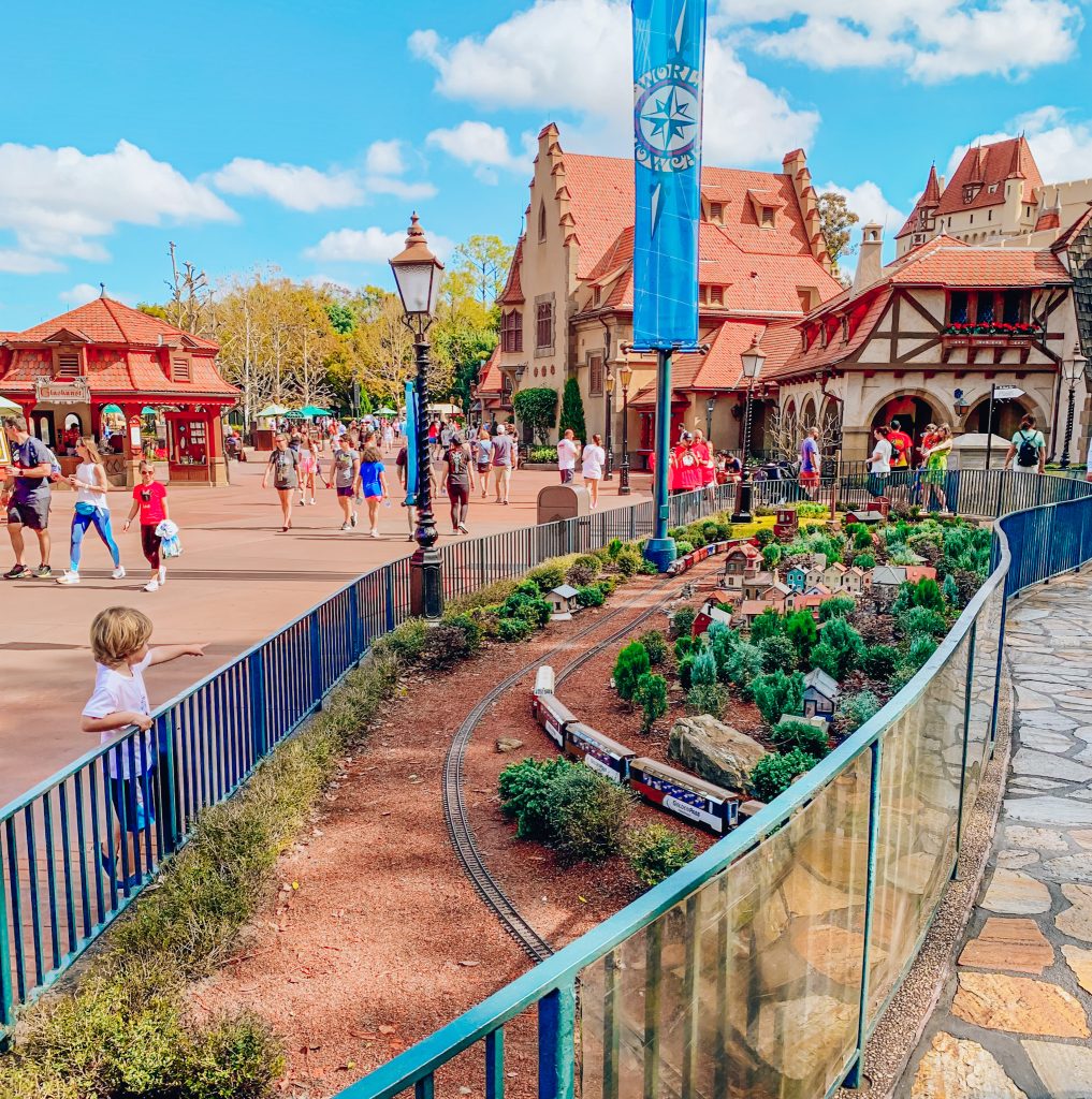 10 Lessons for a Magical Disney World Vacation - SavvyMom